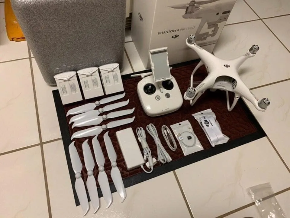 19 Best DJI Phantom 4 Pro V2.0 Accessories [year] (The Ultimate Guide)